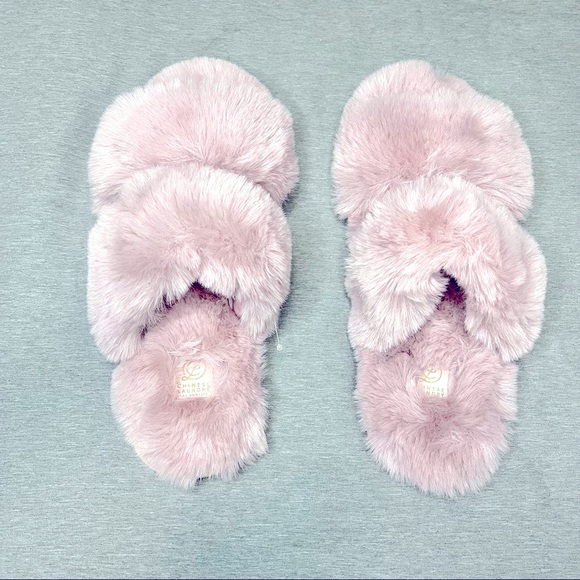 Chinese Laundry | Shoes | Plush Twoband Faux Fur Slippers | Poshmark